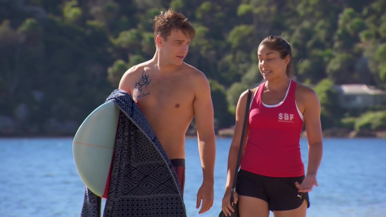 ausCAPS: Tim Franklin shirtless in Home And Away