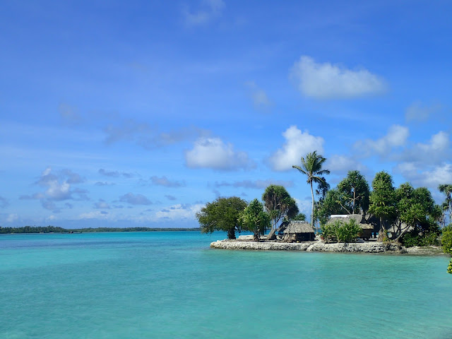 SV FLUENTA : Butaritari in Pictures - Thatch, WWII Relics and Kids.