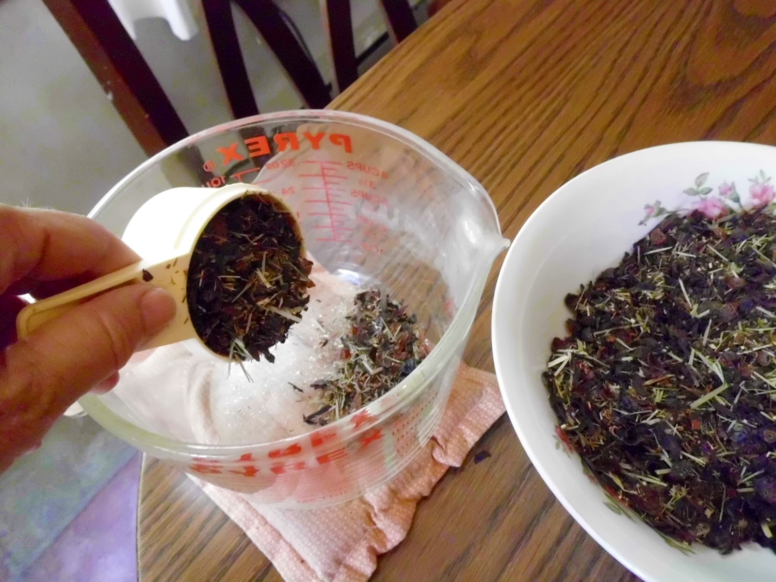 Livin' In The Green: Tea-licious with Lemon Balm