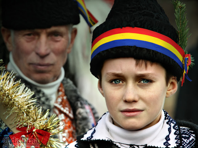 Photographis: Romanian Winter Traditions / Traditii Romanesti