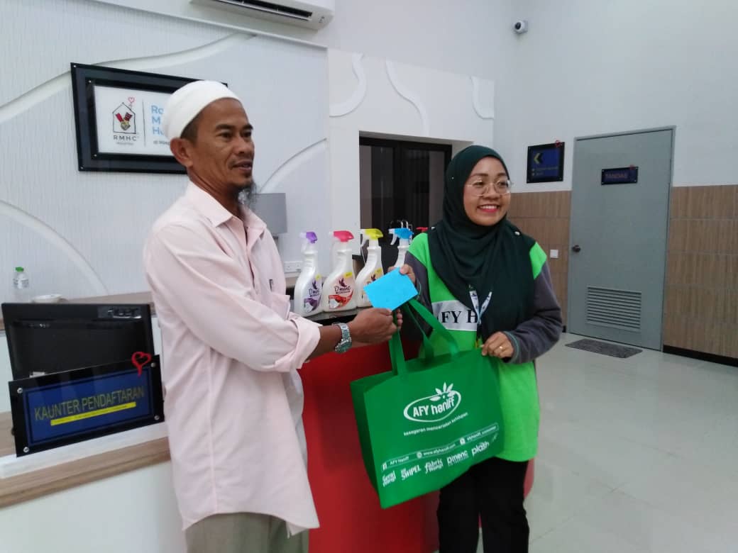 Aktiviti CSR AFY haniff Mewangikan Rumah Ronald McDonald HUSM - Ana Suhana