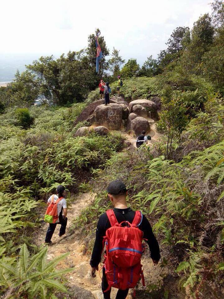Aloha 的日记薄: Batu Pahat 电台山（Gunung Banang）