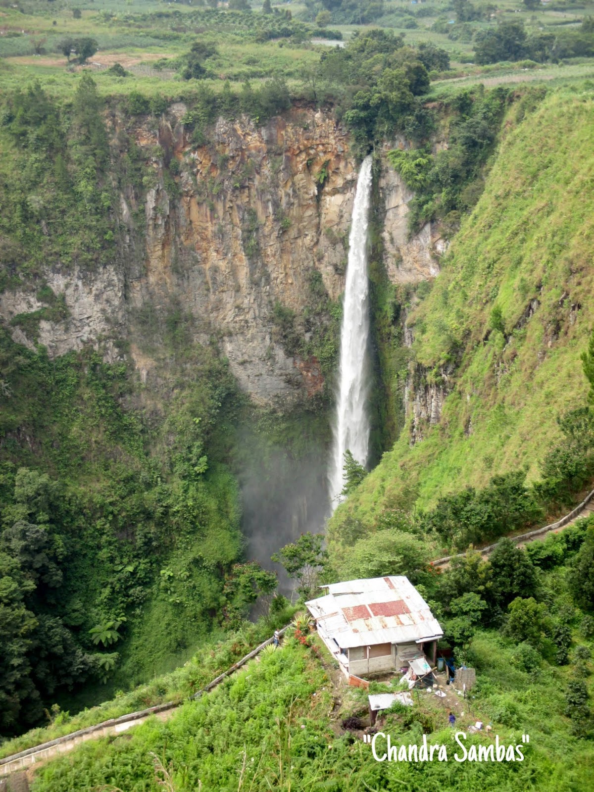 Pelangi Di Air Terjun Sipiso-Piso | Backpacker Alam dan Sejarah