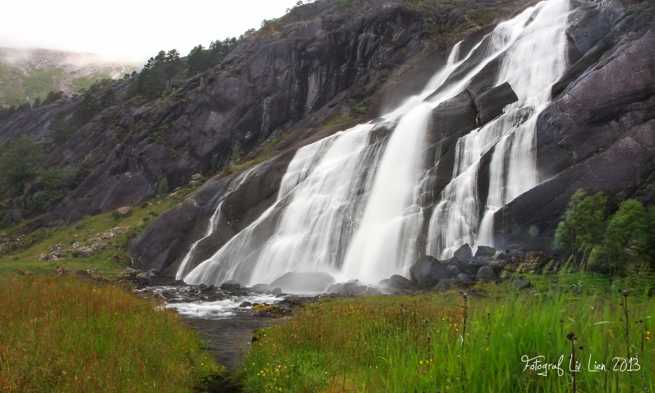 Rundt omkring: Frå Naustedalen og Angedalen.