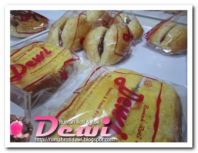 Roti manis (Rumah Roti Dewi) ~ Rumah Roti Dewi