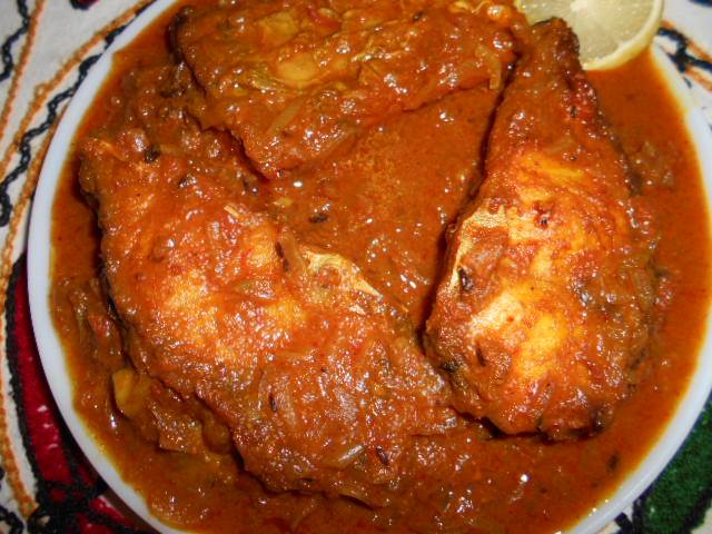 Paramita's Kitchen: Rui Macher Kalia / Spicy Rohu Fish Curry