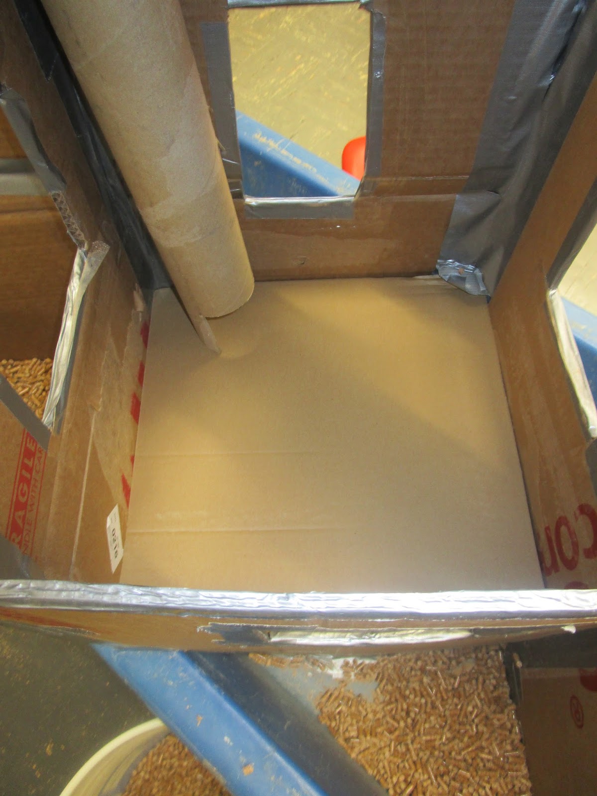 SAND AND WATER TABLES: False bottoms