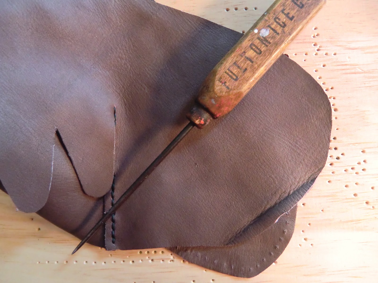 Annales Historiae: Adventures in Medieval Shoe-Making! (a tutorial)
