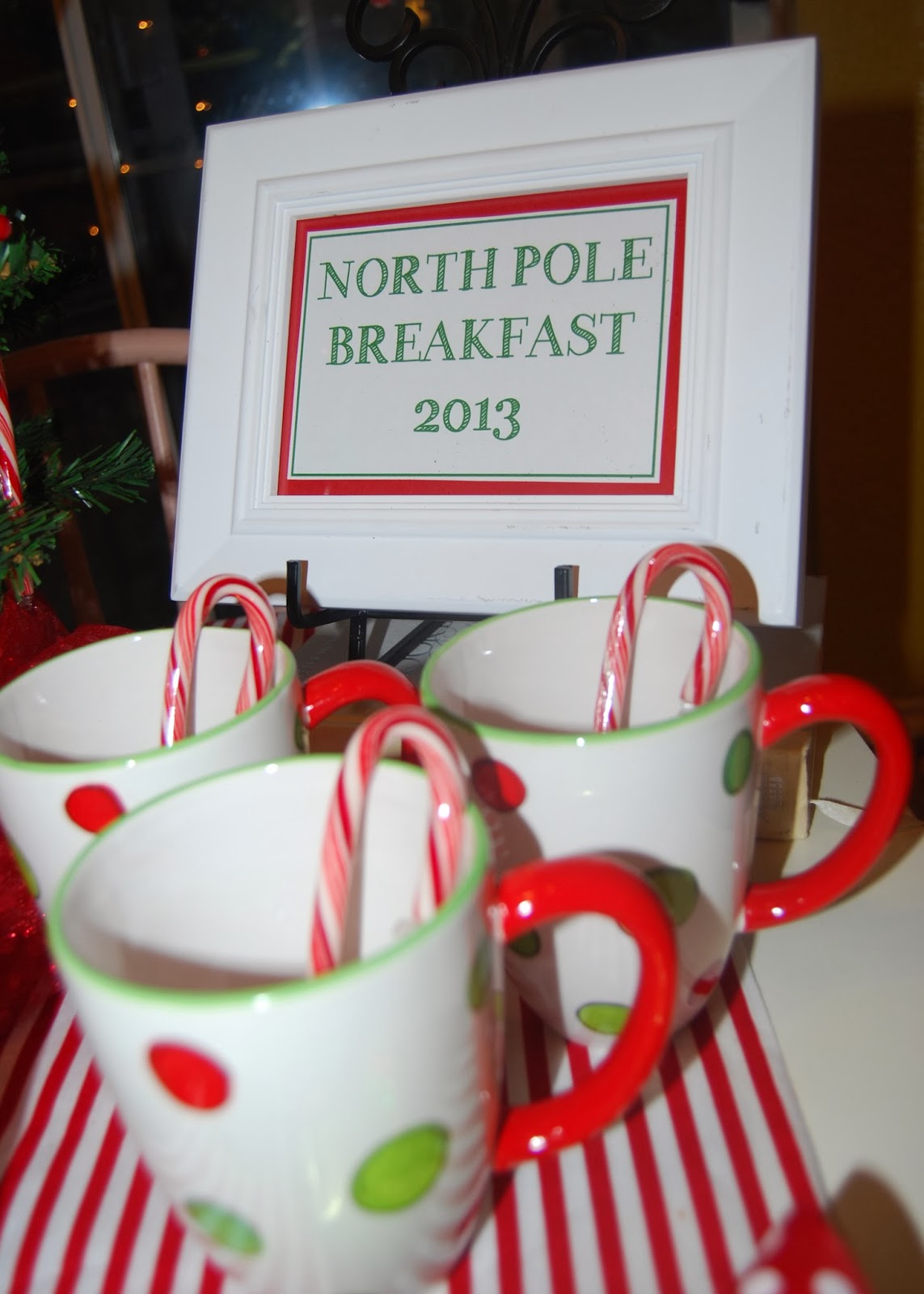 Momfessionals: North Pole Breakfast 2013