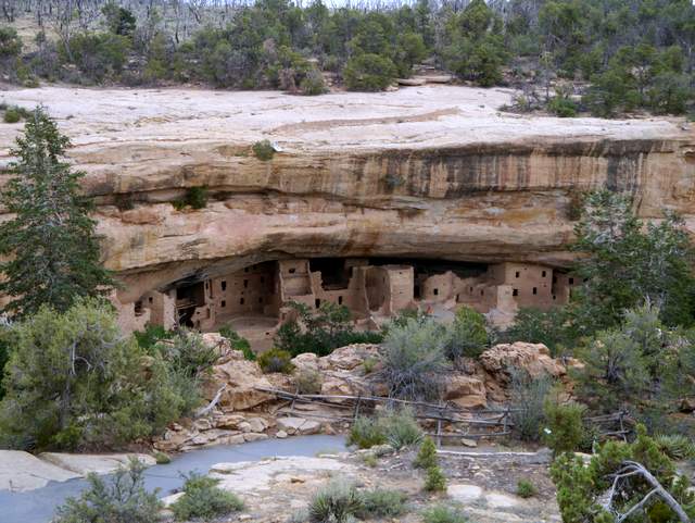 Familie den Ouden op reis: Rotswoningen en haarspeldbochten
