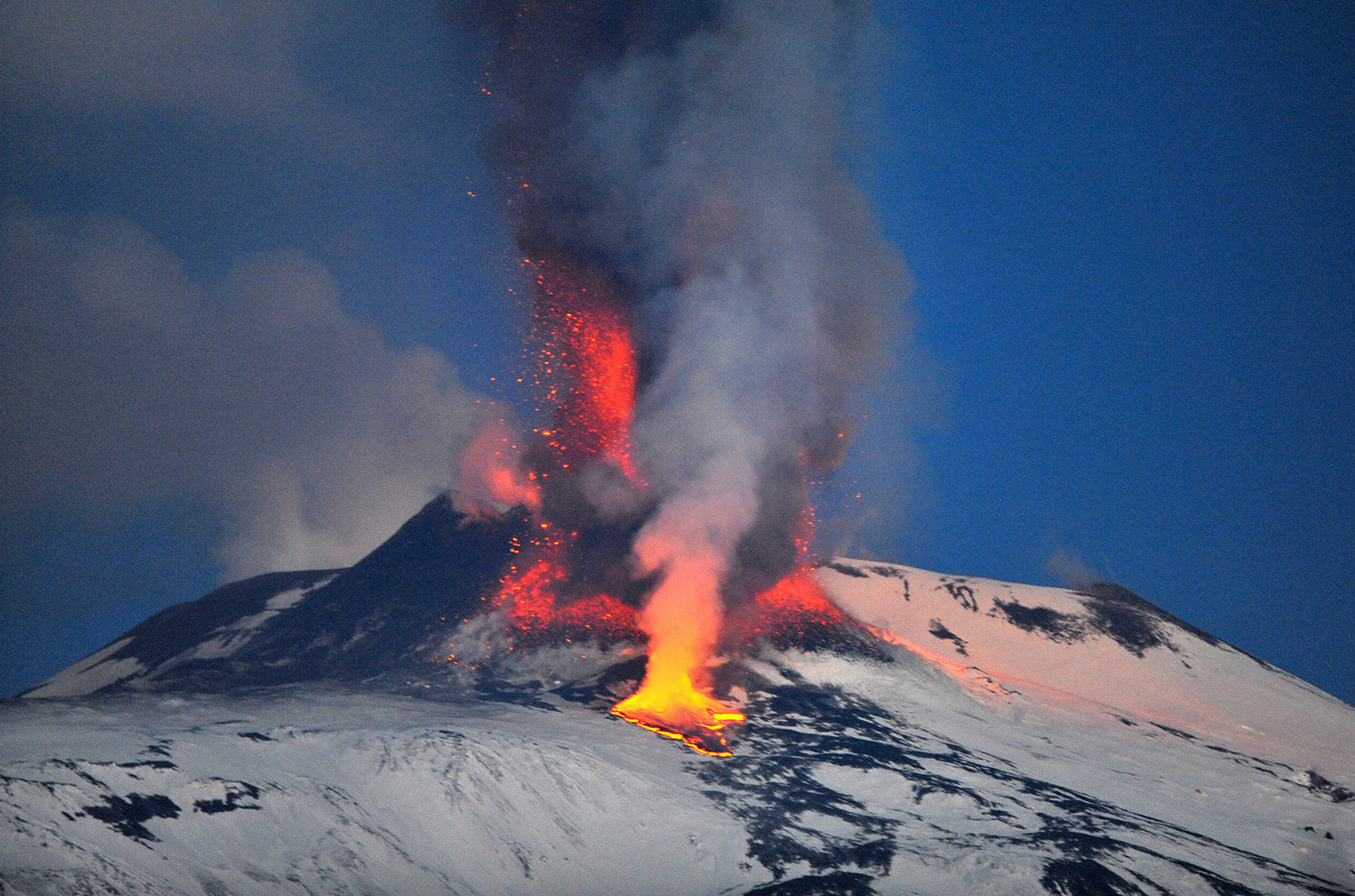 Fotos: Etna, o vulcão mais ativo da Europa ~ Resumo Fotográfico Fotos: Etna, o vulcão mais ativo da Europa ~ Resumo Fotográfico