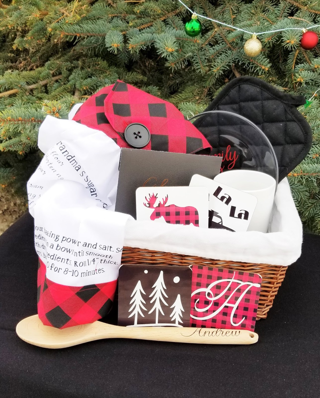 An Easy Personalized Kitchen Gift Set + Cricut Maker | Sew Simple Home