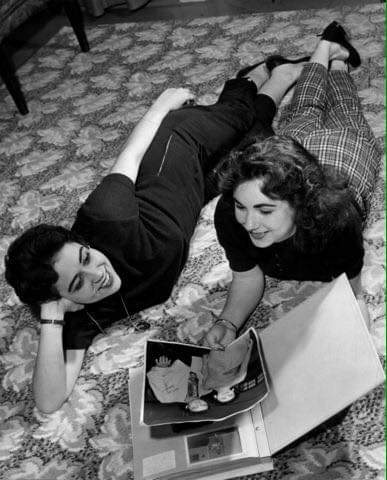 Let's Keep the 50's Spirit Alive!: Un Año con el Rey: Barbara Hearn ...