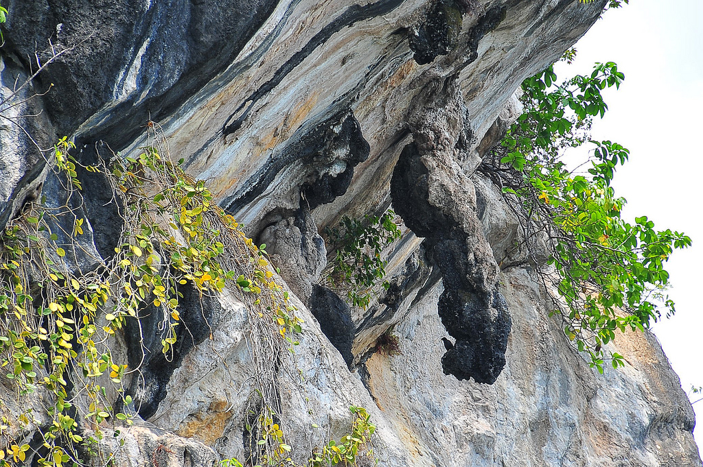 Indonesian Folklore (Folklor Indonesia): The Legend of Hanging Stone Indonesian Folklore (Folklor Indonesia): The Legend of Hanging Stone