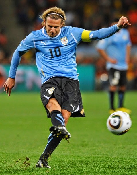 Diego Forlán, el hombre que domó la Jabulani ~ La fiesta mundial brasil ...