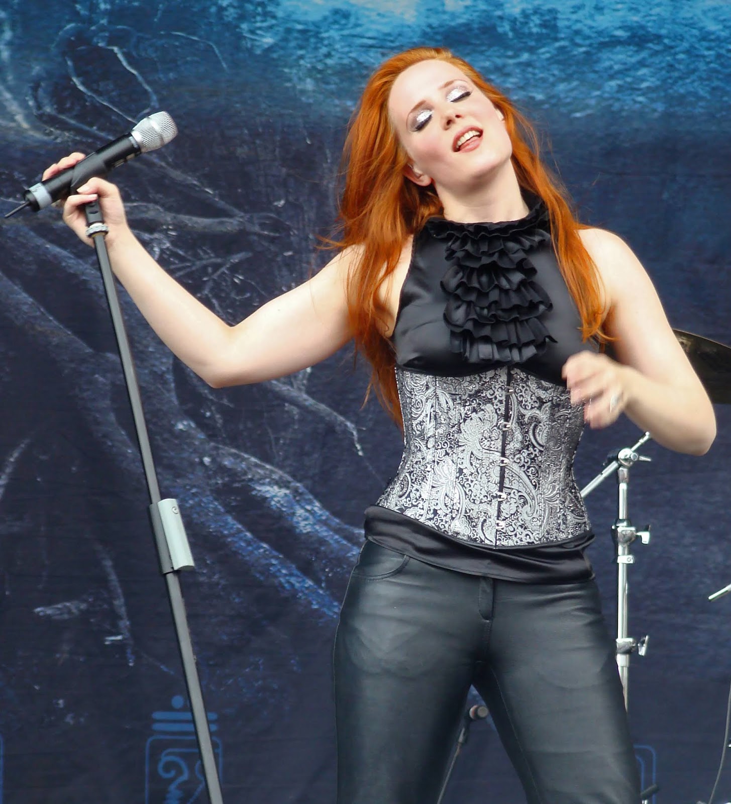 The Jungle of Rock N Roll: Musas do Rock - Parte 1 - Simone Simons