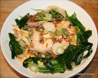 Playing In The Kitchen: Birthday Noodle (Seh Jit Mee or Lam Mee) 生日面/淋麵