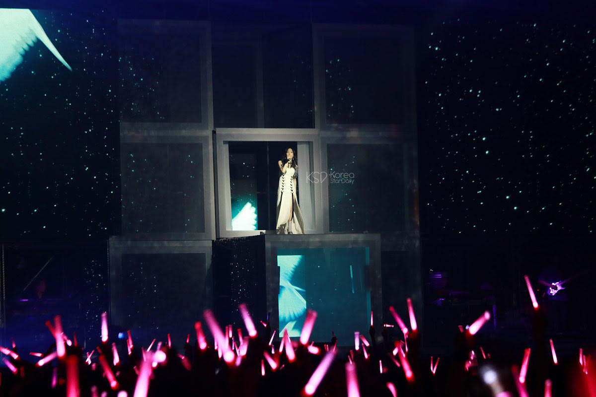 See SNSD TaeYeon's pictures from her 'PERSONA' concert in Hong Kong ...