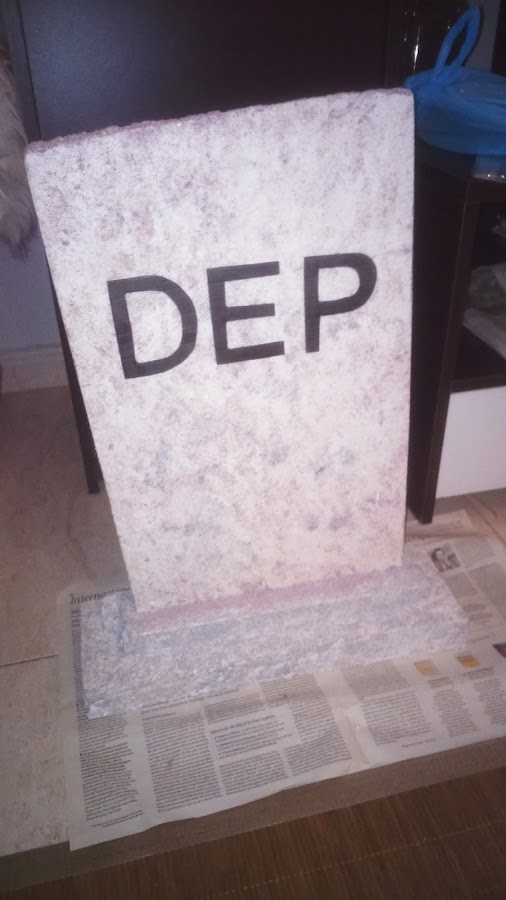 DIY, construye una lápida para halloween | Decoración