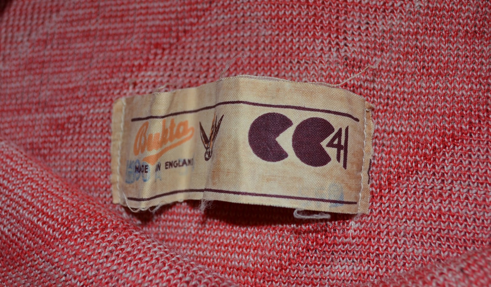 a cat among the pigeons: Full of beans in tomato stripes or the Bukta ...