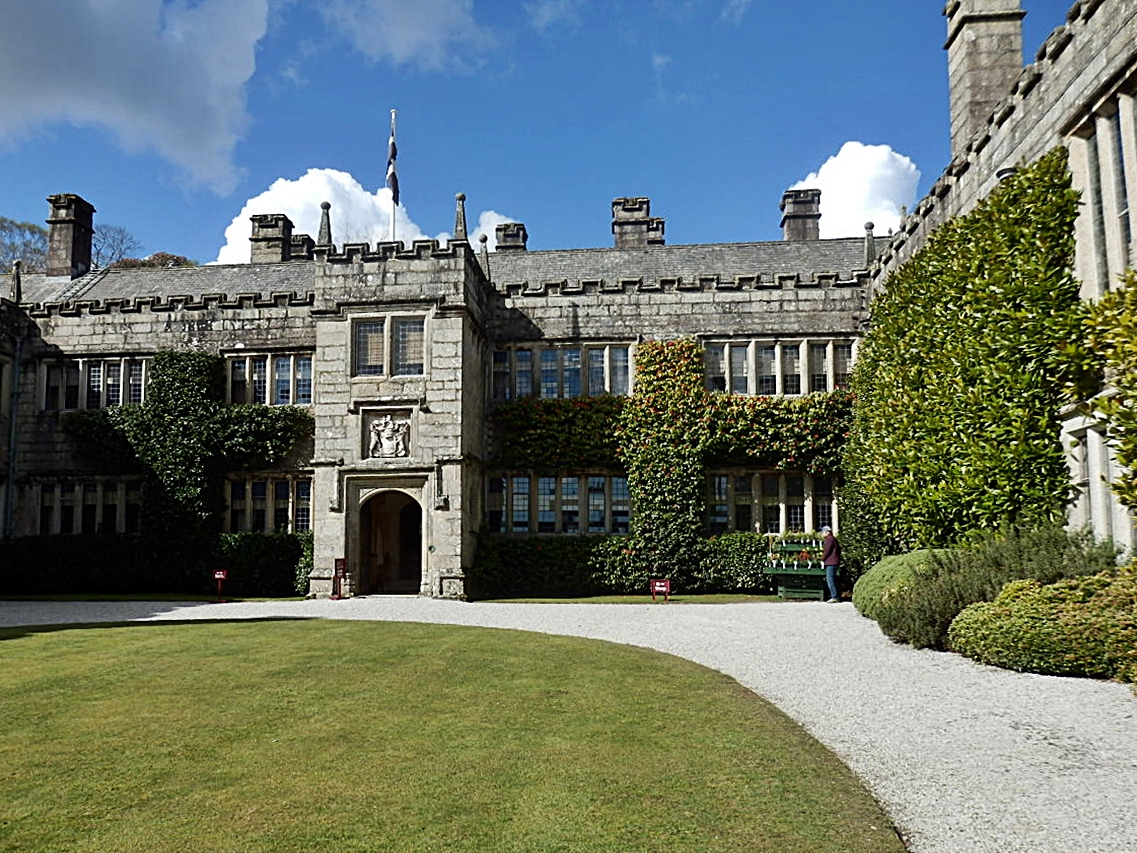 Mike's Cornwall: Lanhydrock House, Cornwall - Gatehouse Dates Back To 1651