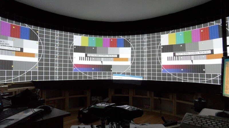 ElephantAir 737 Flight Simulator: Projectors