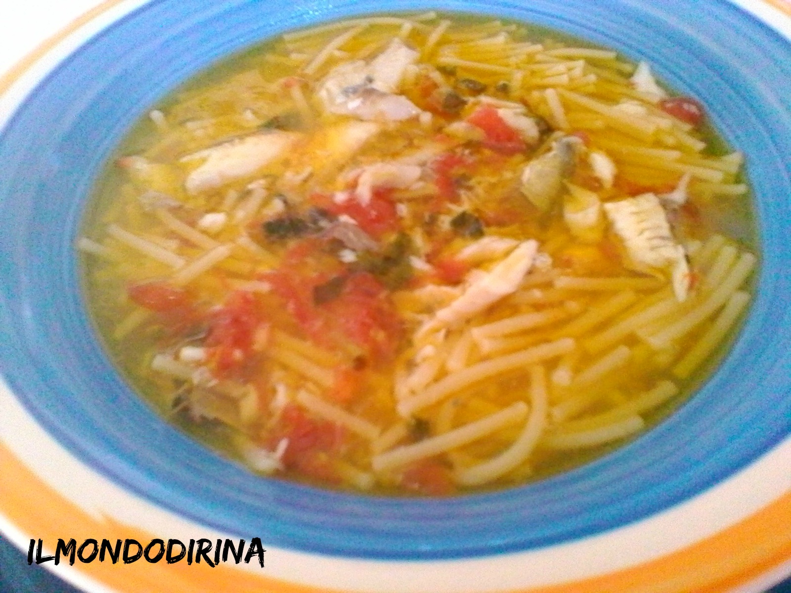 Brodo di pesce con spaghetti rotti | Ricetta ed ingredienti dei ...