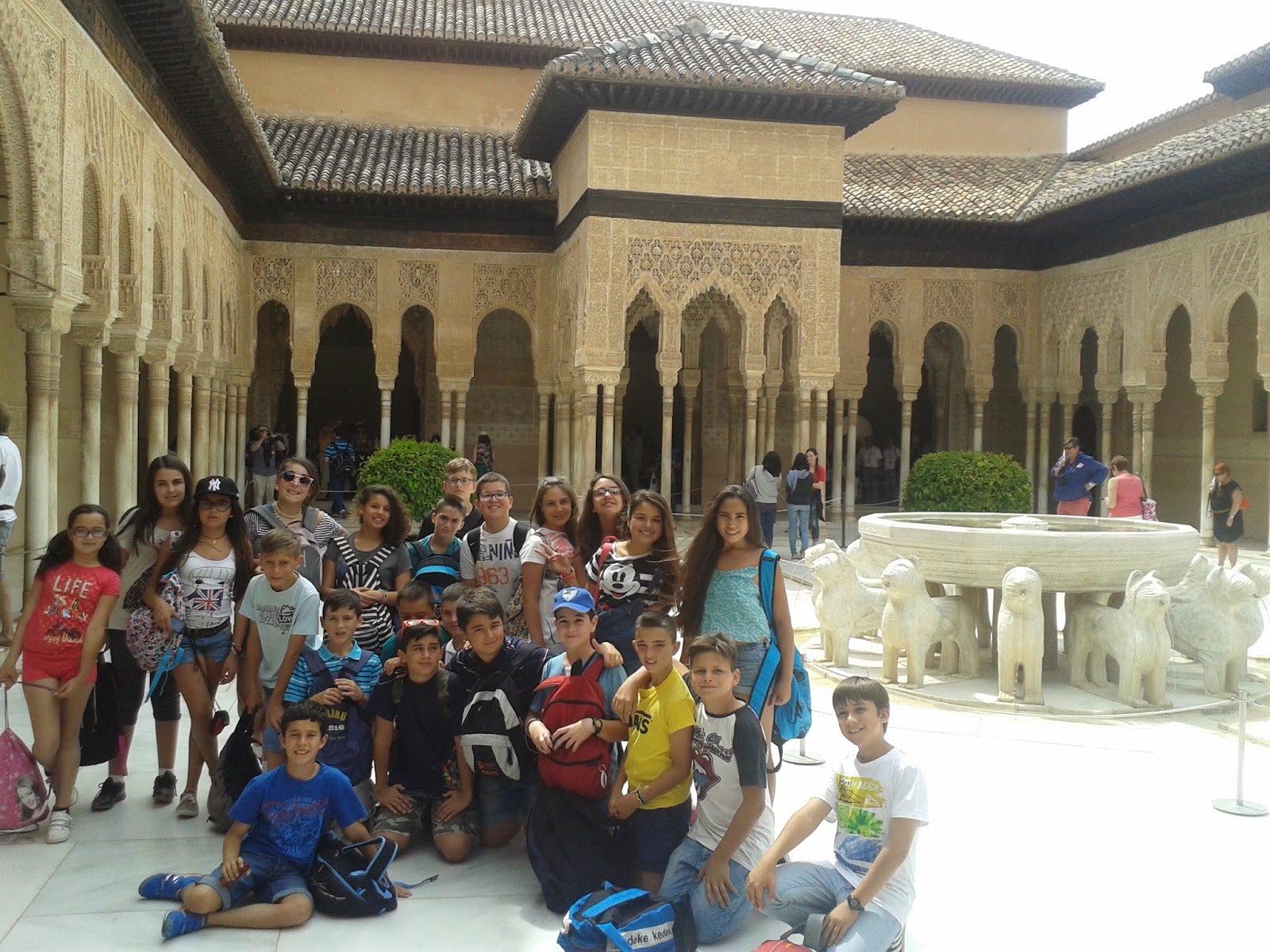 CEIP LUIS BUÑUEL SEXTO B: Excursión a Granada CEIP LUIS BUÑUEL SEXTO B: Excursión a Granada
