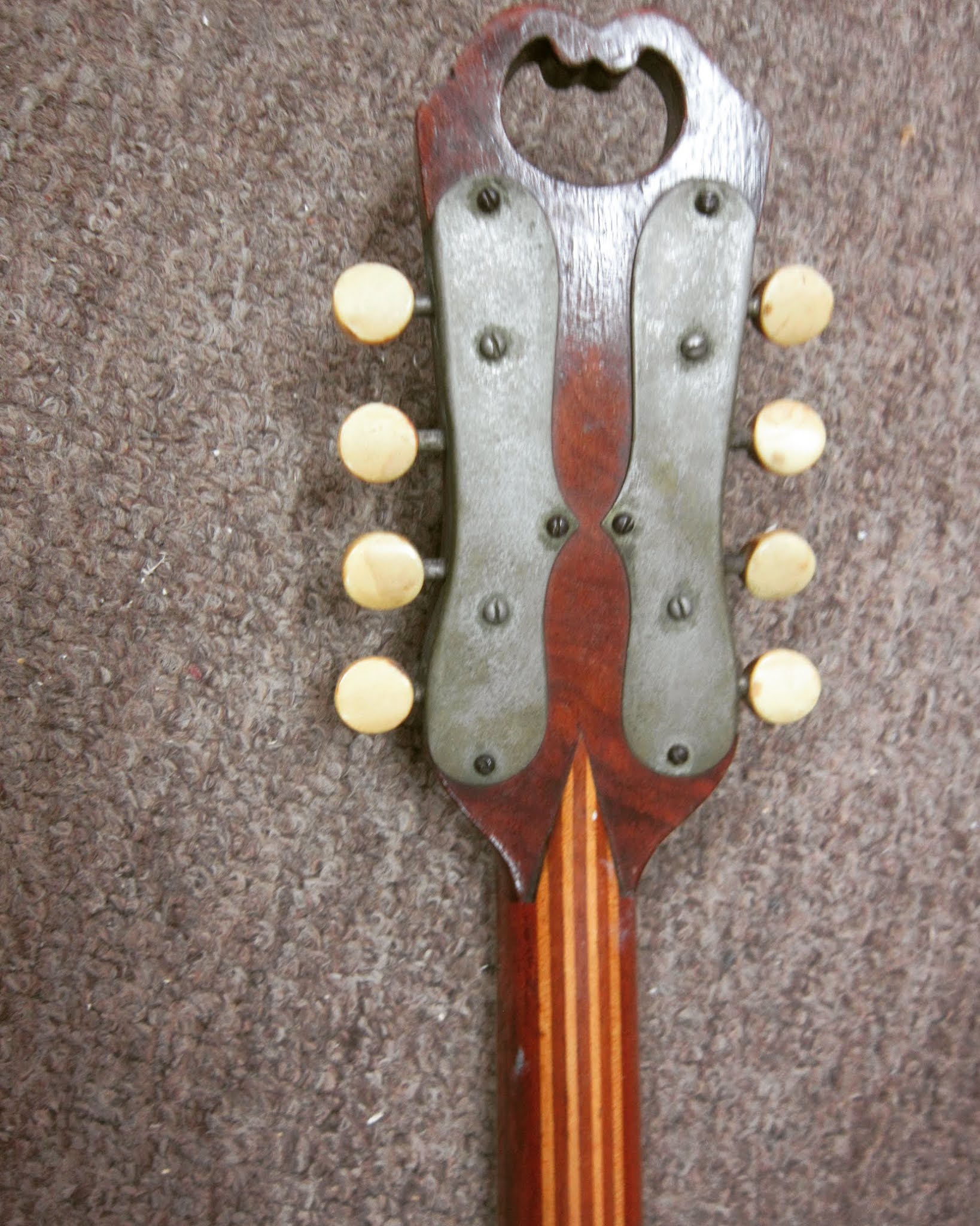 The 1911 Anastasios Stathopoulos bouzouki