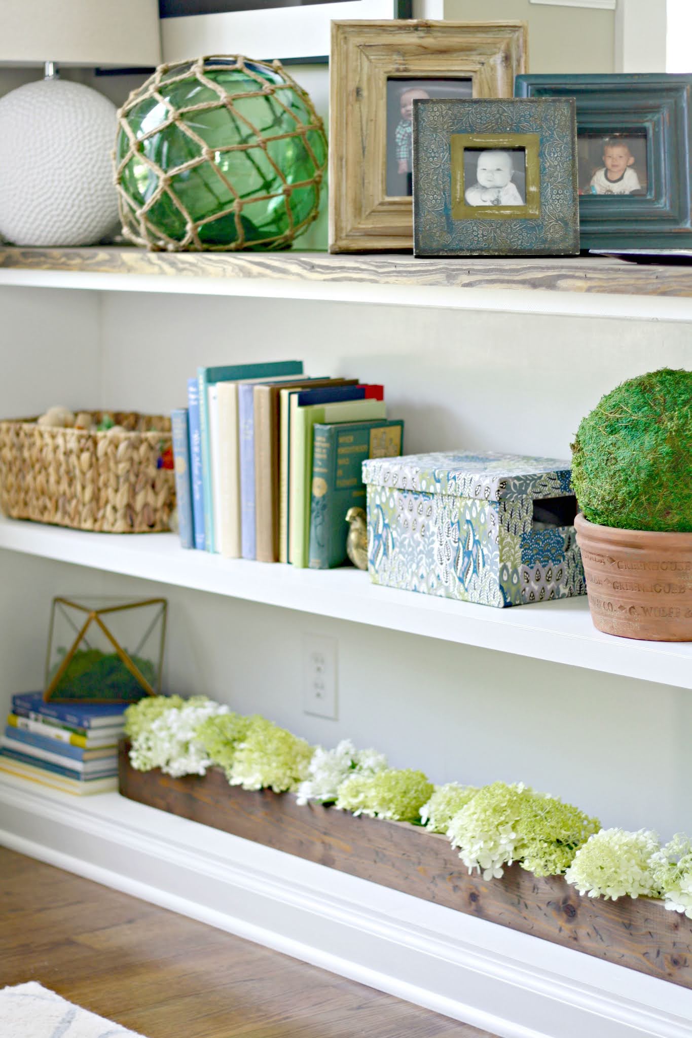 Five Simple Tips for Decorating Shelves and Bookcases | Thrifty Decor ...