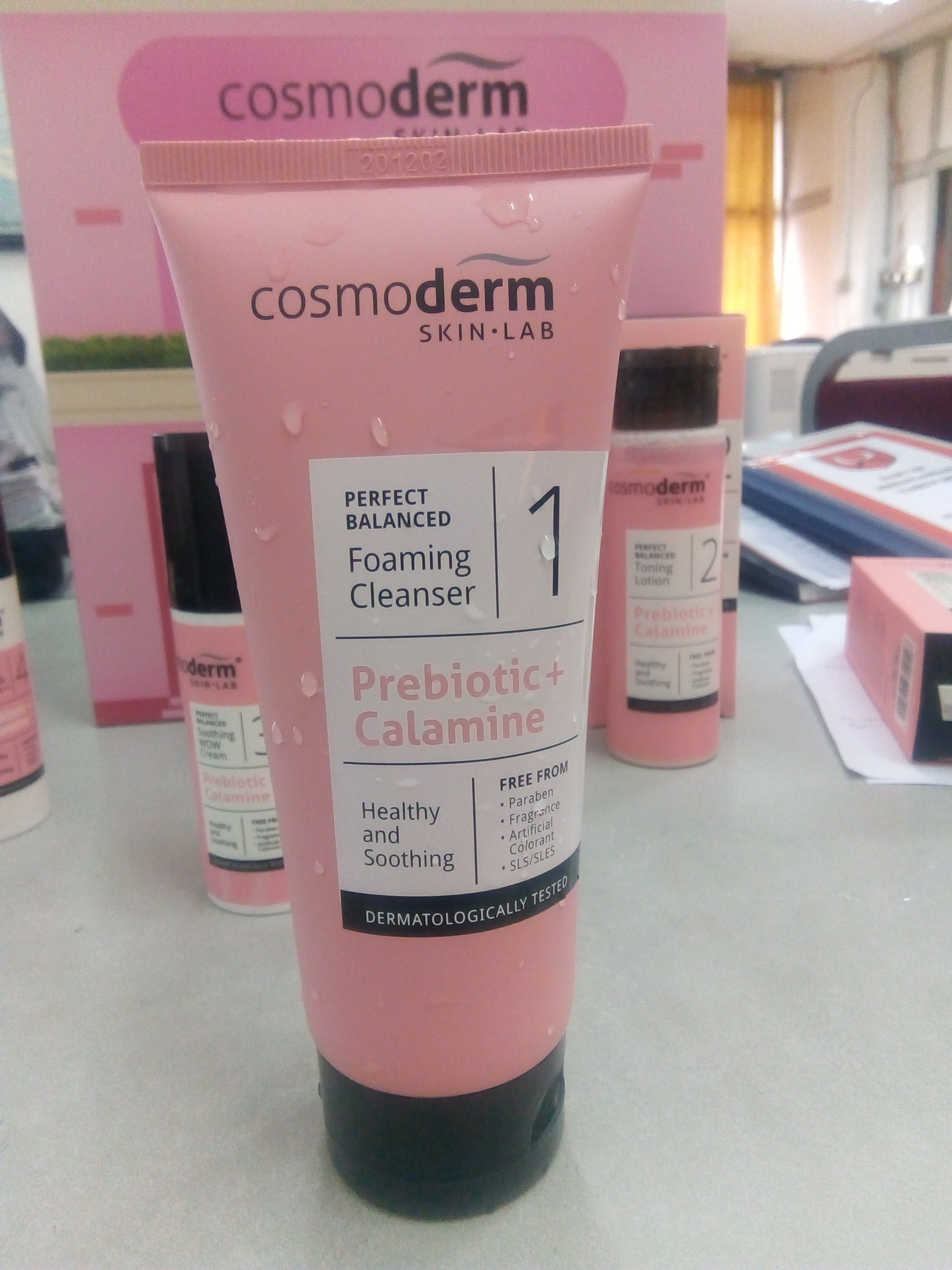 Cosmoderm Perfect Balanced Foaming Cleanser