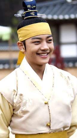 REDS AND KOREA: The Moon Embracing The Sun
