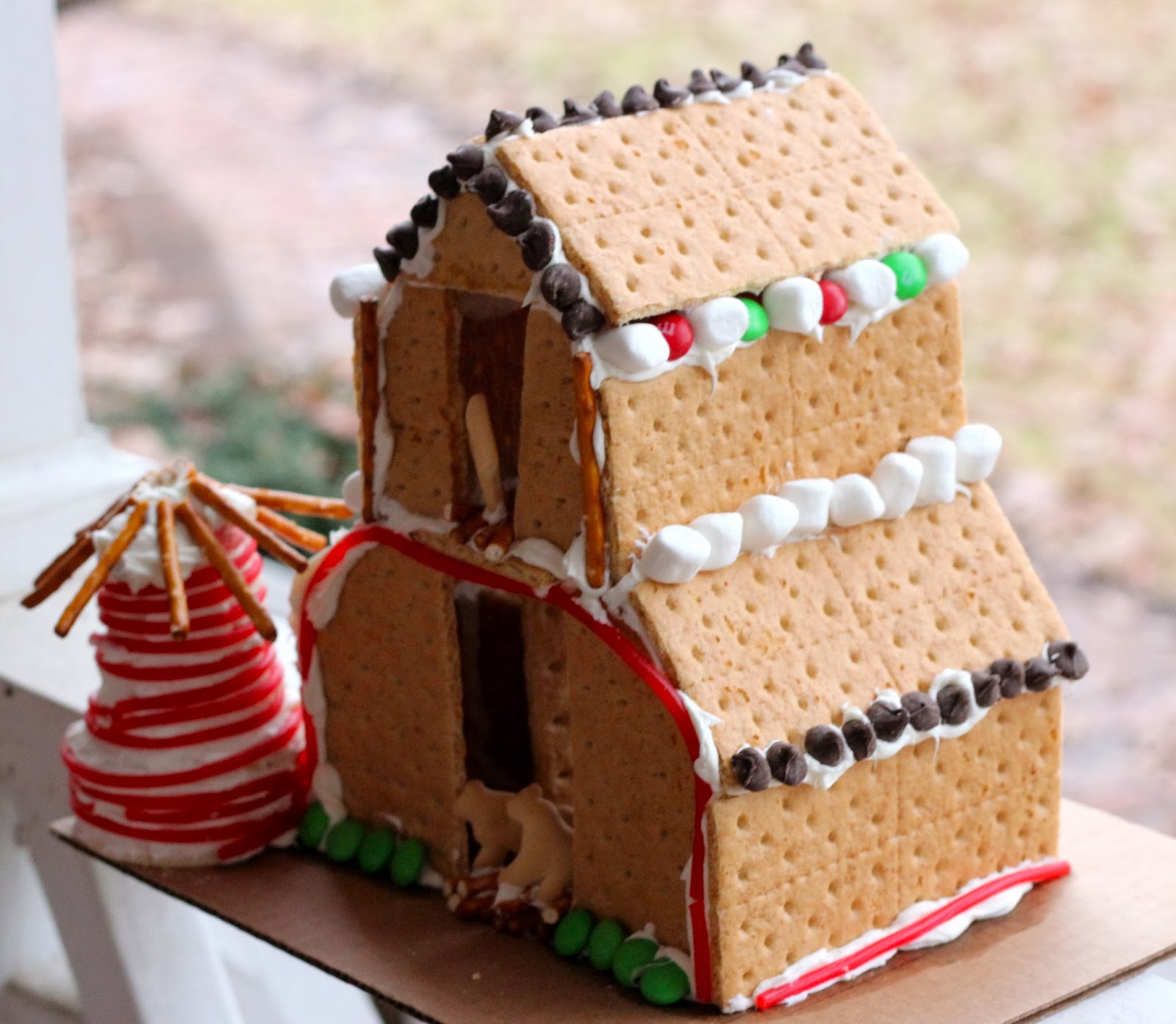 Hand Me Down Style: gingerbread barn