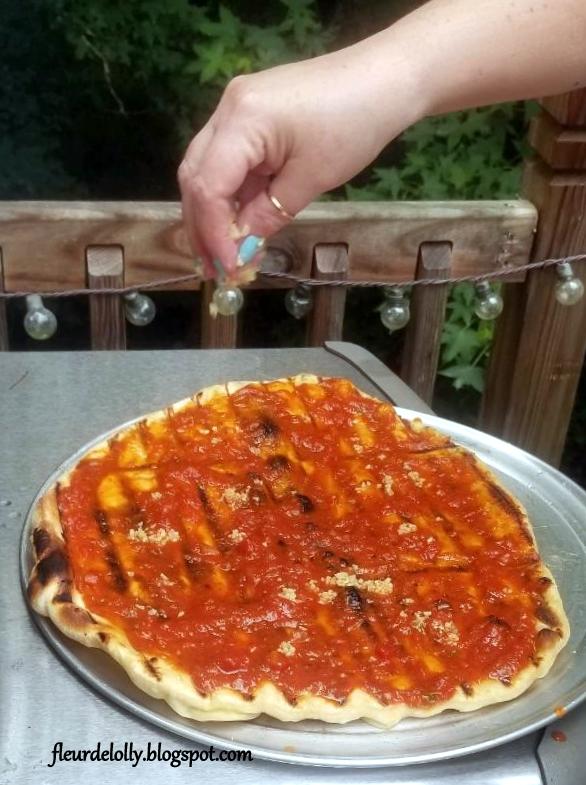Fleur de Lolly: Pizza on the Grill: Queen Margherita Pizza