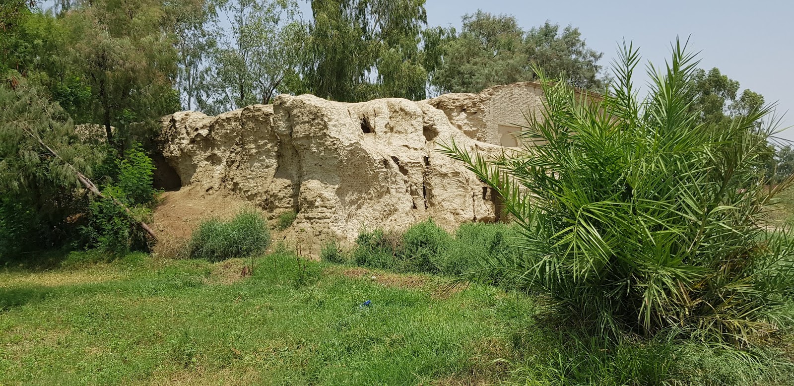 Pakistan Geotagging: 098 - Nawab Sar Buland Khan And His Fort At Mankera