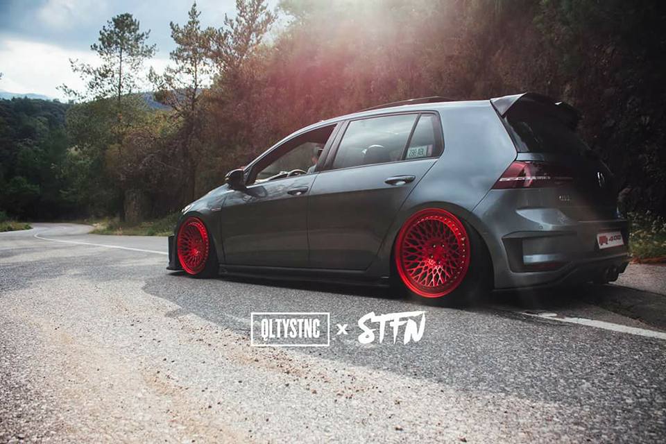 Golf GTI R400 - Cinza Chumbo - Carro Luxuoso