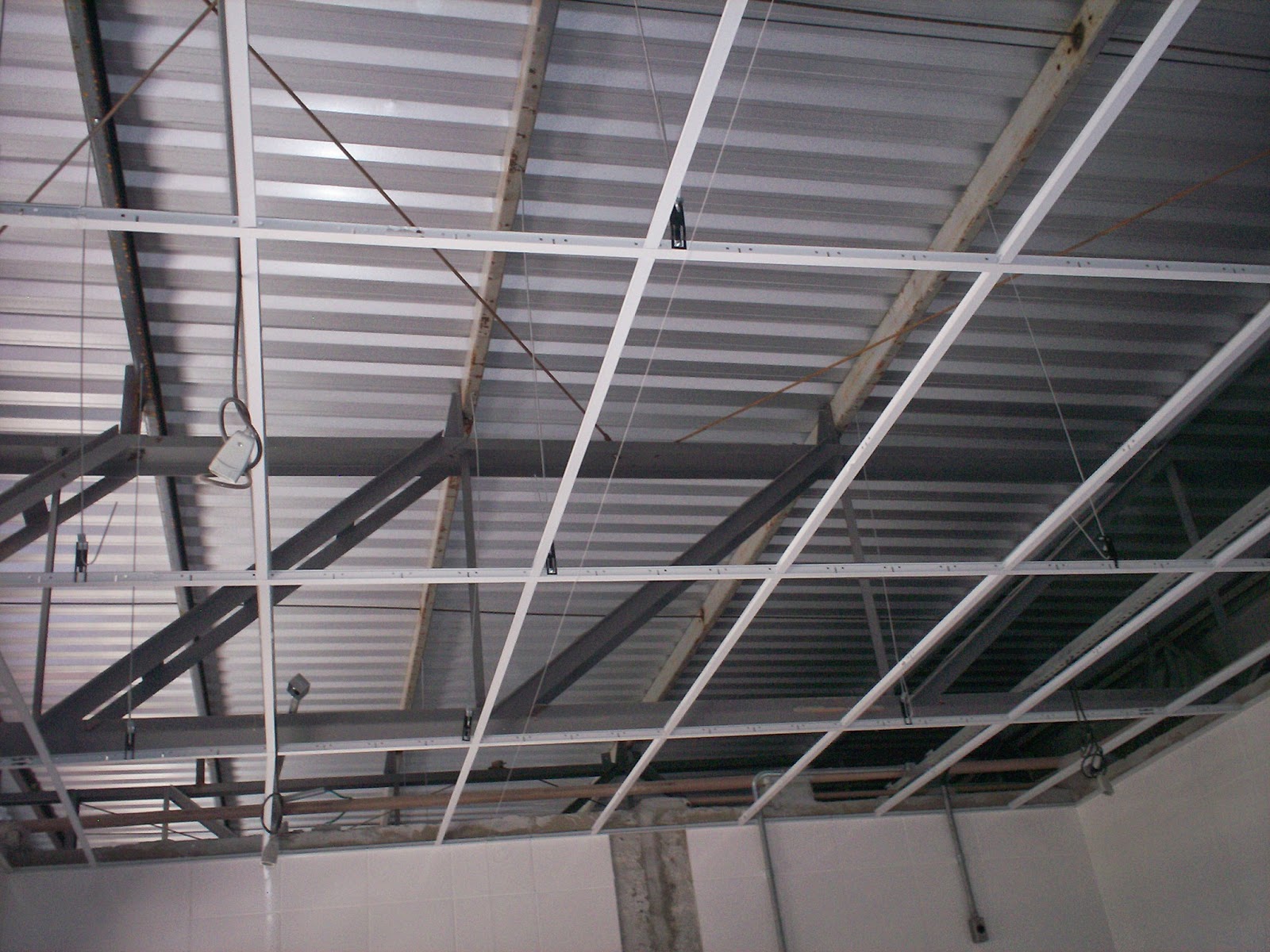 DESCOBERTA FORROS E DIVISÓRIAS: Estrutura para Forro Modulares