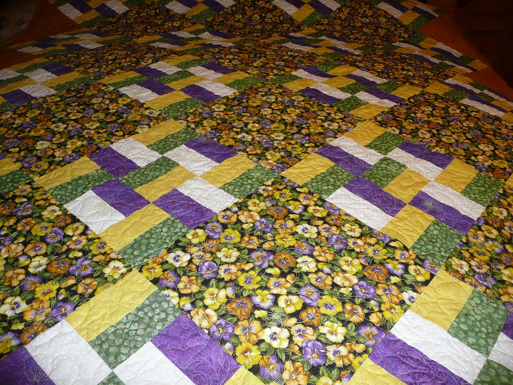 Acorn Ridge Quilting: Kathy's Pansy Quilt
