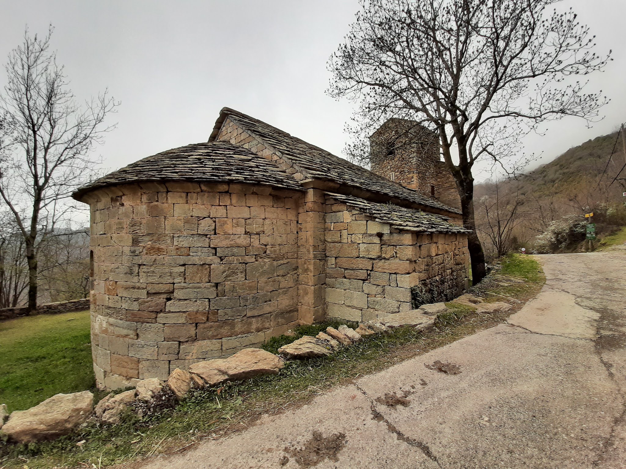 MUNTANYA: Sant Martí d'Ogassa, el Taga, 2040m i el turó de la Portella ...