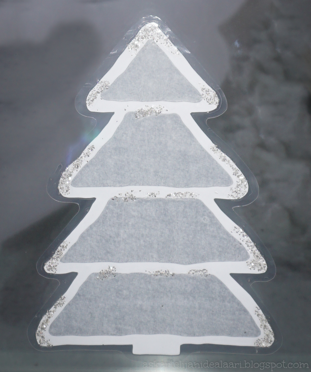 Askartelijan idealaari: Talvinen silkkipaperikuusi