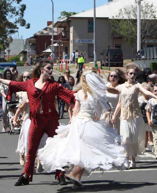 6 Steps To Making The Coolest Undead Zombie Costume Halloween Diy Now Thats Peachy