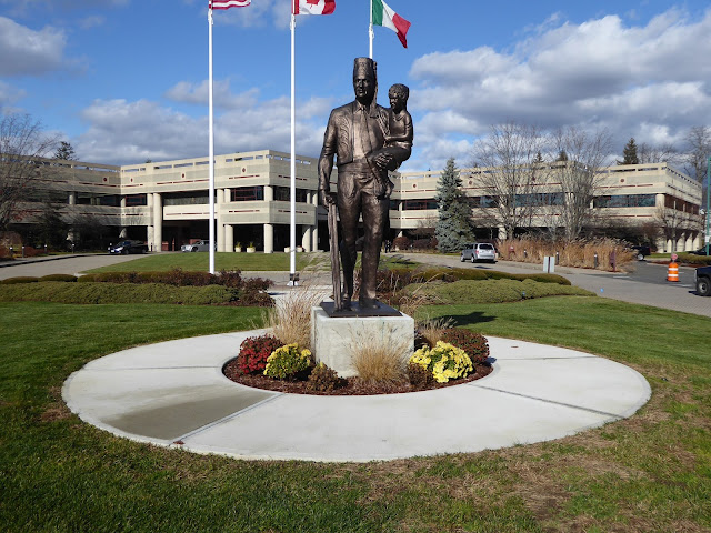 Photo-ops: Sculptures of Springfield: Editorial Without Words ...