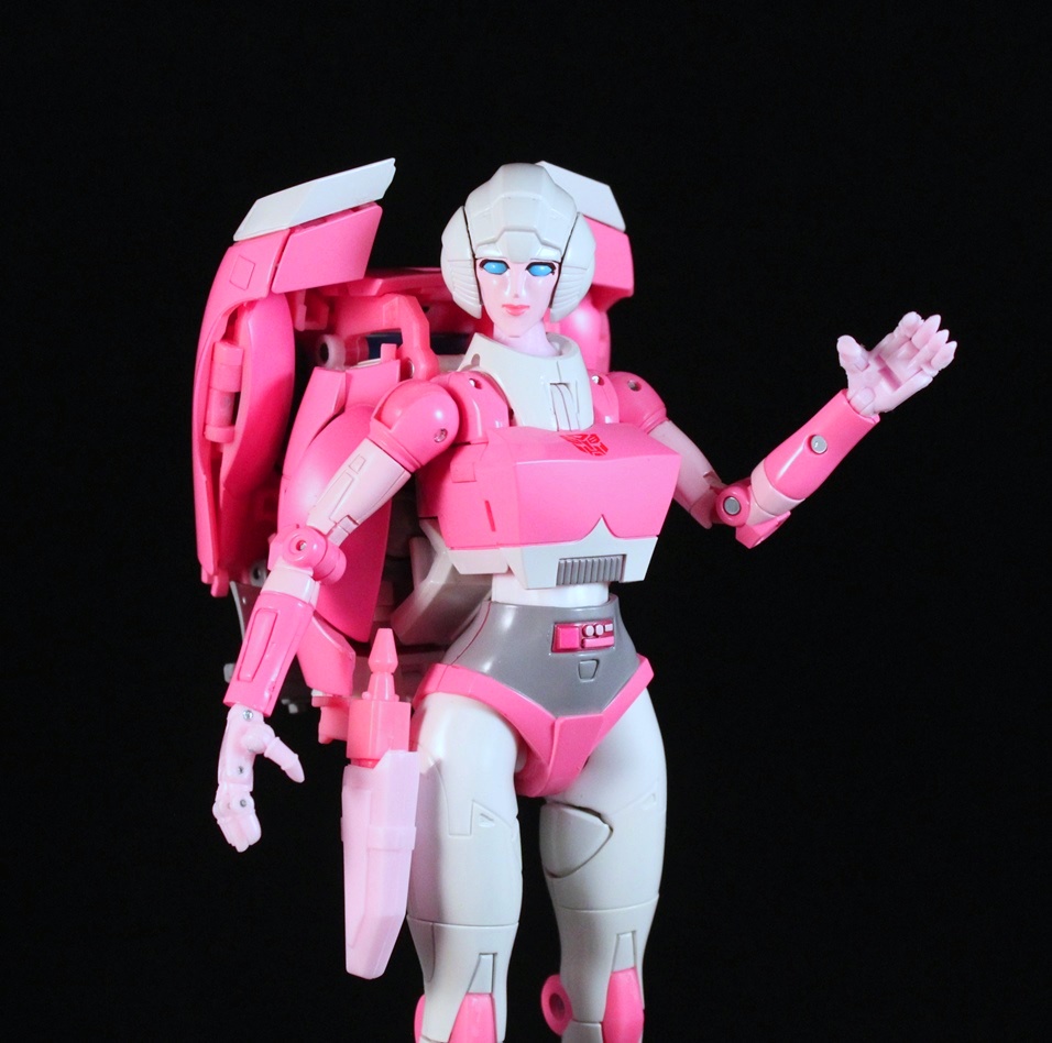 She's Fantastic: Transformers Masterpiece - ARCEE!