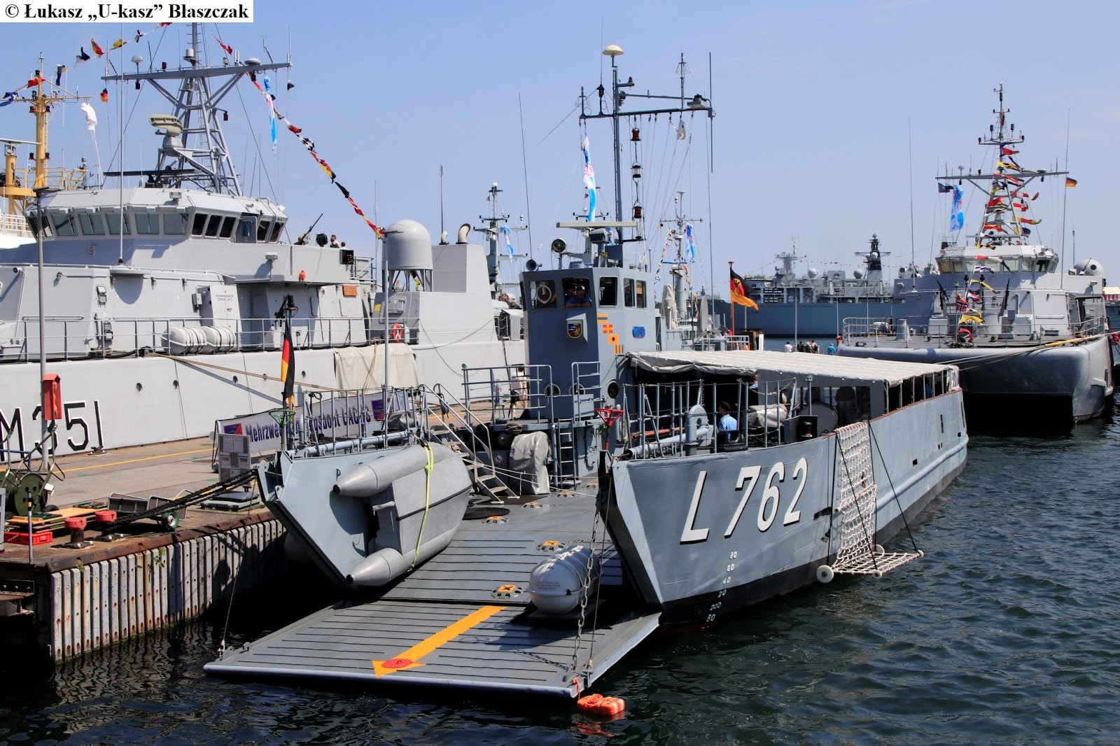 W obiektywie shipspottera czyli z migawką nad portową sadzawką: Z cyklu ...