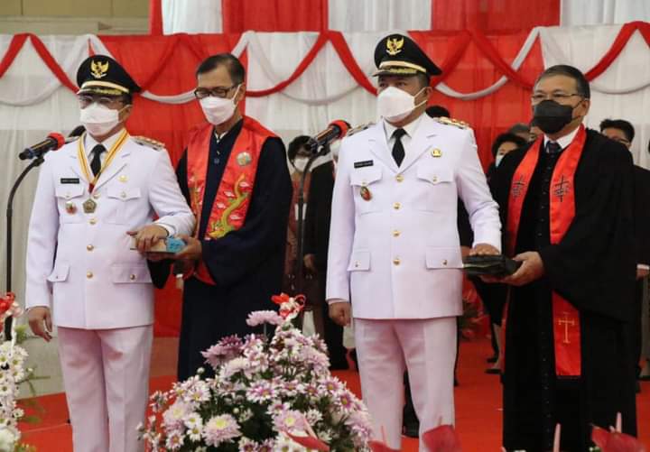 Gubernur Lantik Walikota dan Wakil Walikota Manado Baru Gubernur Lantik Walikota dan Wakil Walikota Manado Baru