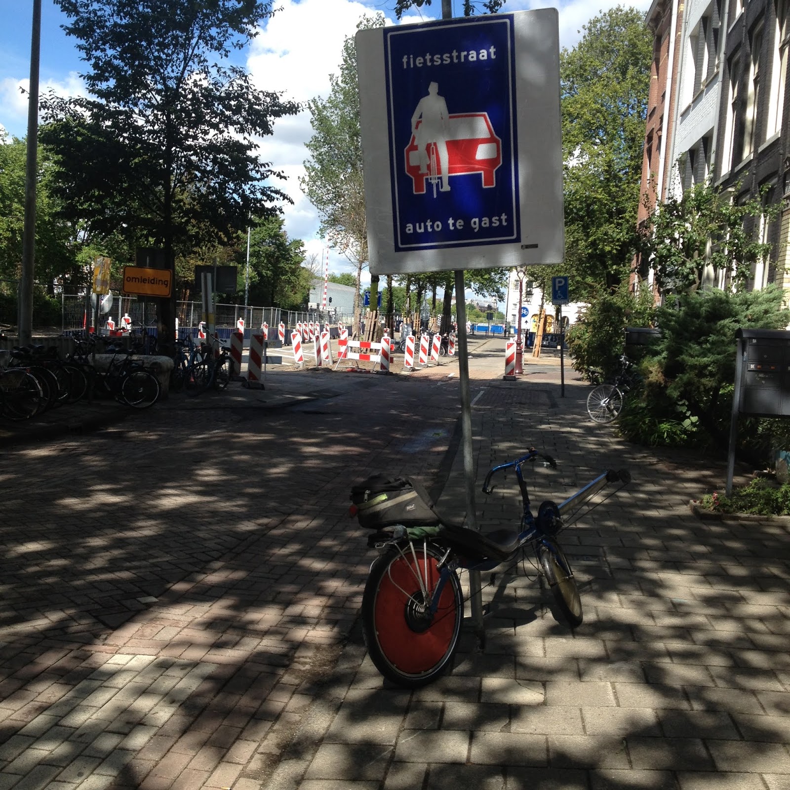 Eigenfiets.nl: Fietsstraat, auto TE GAST