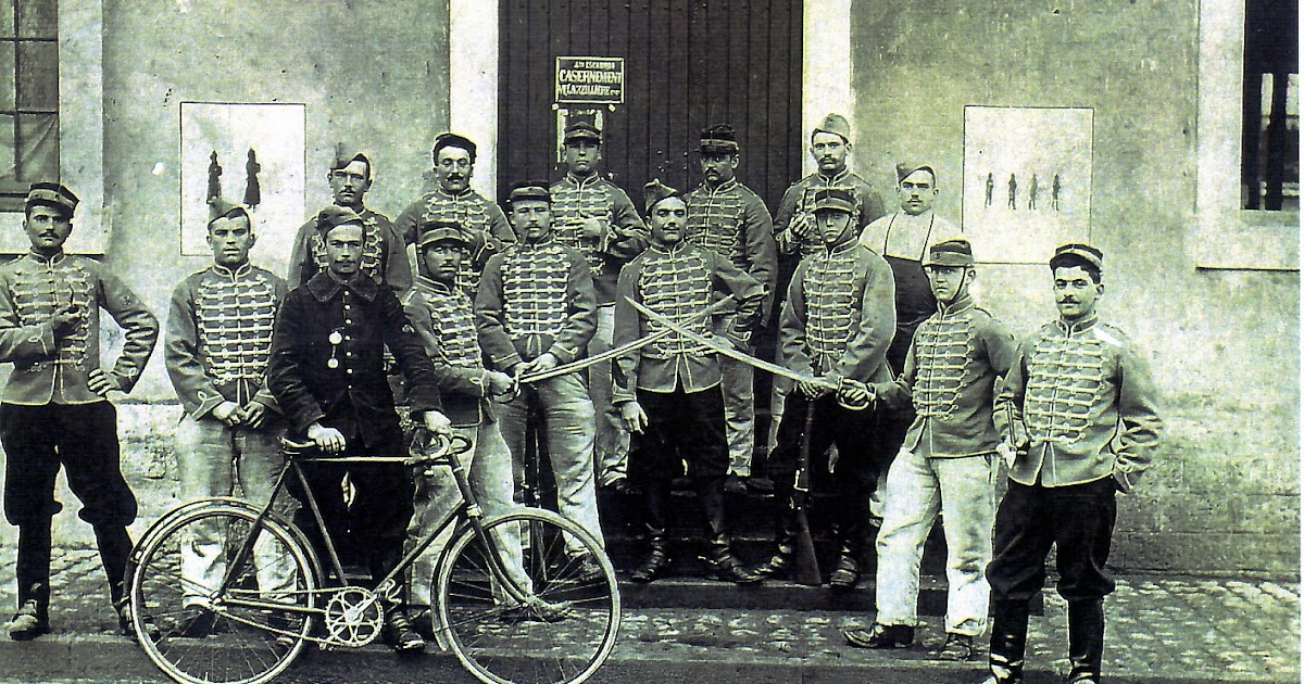 French Vocabulary Illustrated: piquet (troupe)