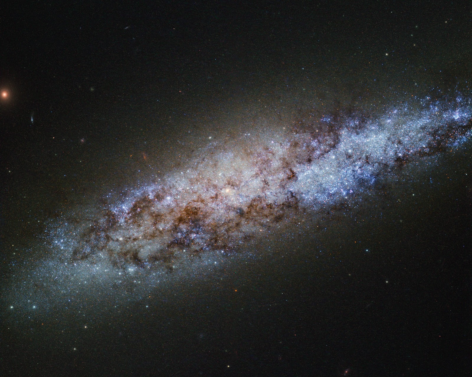Spiral Galaxy NGC 4605 | Earth Blog