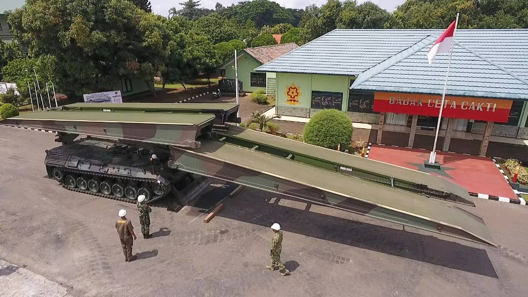 DEFENSE STUDIES: Pemeliharan Ranpur Beaver AVLB Yonkav 1