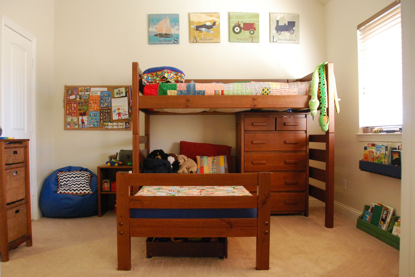 Soak it all in: Boys' rooms tour